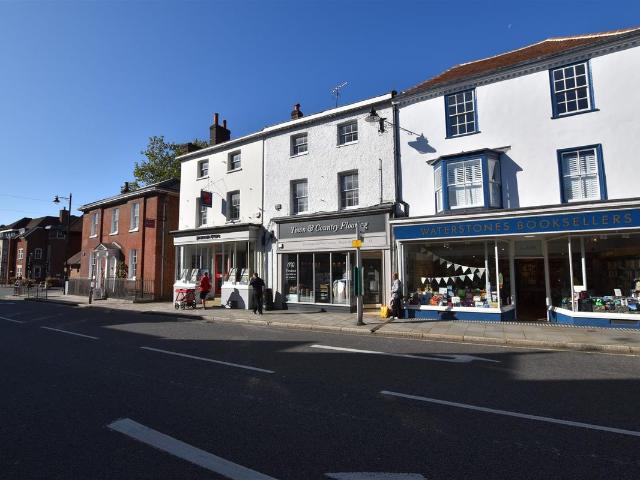 Bell Street, Reigate RH2, 1 bed flat to rent, £1,100 pcm | PrimeLocation