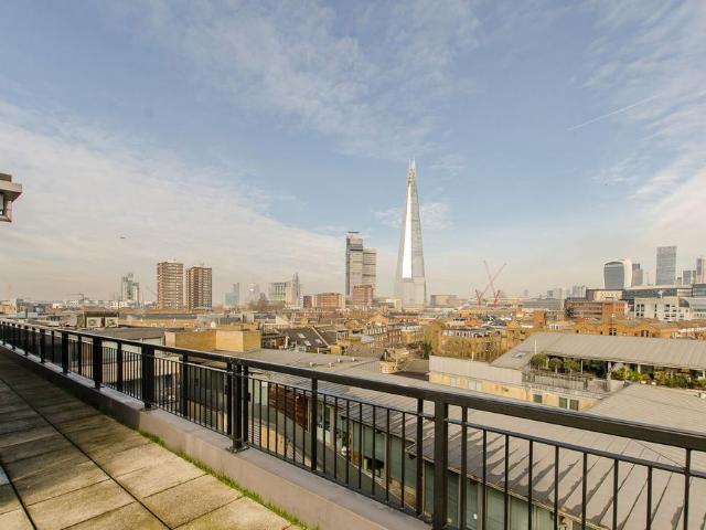 Bell Yard Mews, Bermondsey, London, SE1 2 bed flat to rent £5,417 pcm £1,250 pw