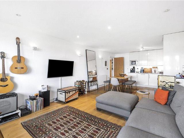 Bell Yard Mews, London, SE1 2 bed property to rent £3,650 pcm £842 pw