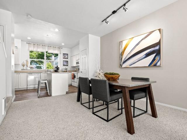 Bella Vista 3 Bedroom Apartment for Rent at 2100 Lake Washington Blvd N, Renton, WA 98056 Kennydale
