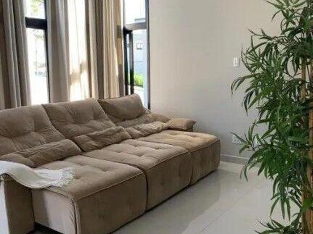 Bella Vittá Sobrado de Alto Padrão no Bella Vitta com 260 m², 4 Suítes e Piscina