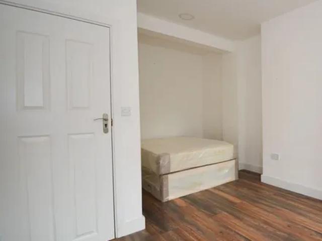 Bella & Bello, 77 New Broadway, London, W5 5AL, United Kingdom | Room for rent #167621408 | Rentberry