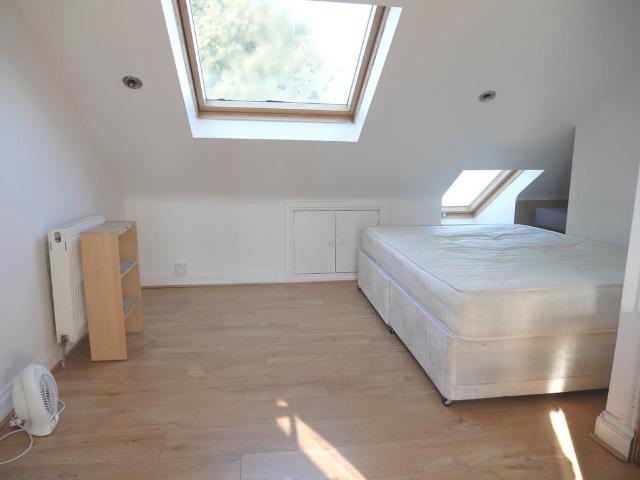 Bellamy Drive, Stanmore HA7 Studio to rent £1,000 pcm £231 pw