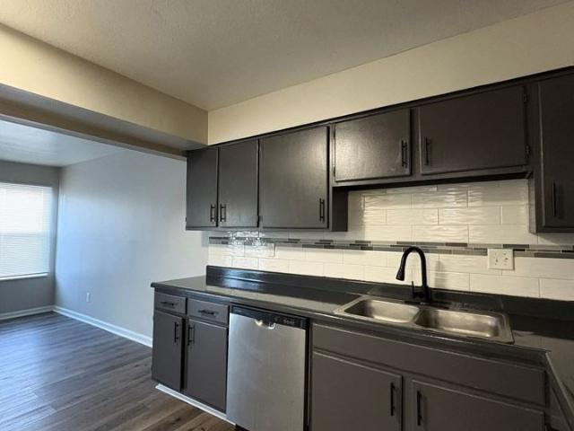 Bellagio West Living I 2 Bedroom Apartment for Rent at 7455 Rockleigh Ave, Indianapolis, IN 46214 Chapel Hill Ben Davis