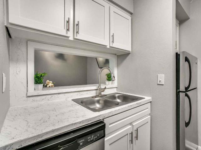 Bellaire Oaks Apartments 2 Bedroom Apartment for Rent at 8900 Chimney Rock Rd, Houston, TX 77096 Meyerland Area
