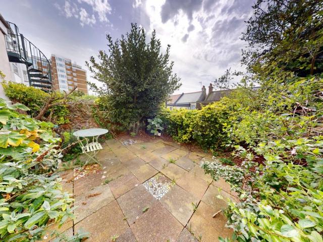 Belle Vue Gardens, Brighton, BN2 1 bed flat to rent £1,050 pcm £242 pw