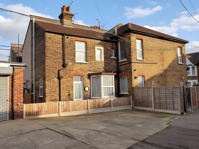 Belle Vue Place, Southend On Sea SS1, 2 bed flat to rent, £1,200 pcm | PrimeLocation