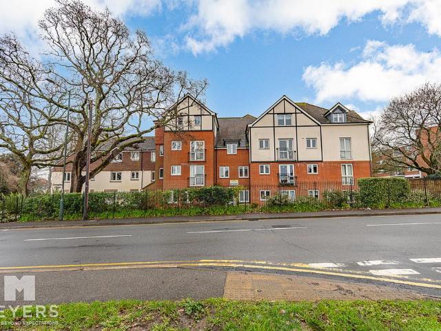 Belle Vue Road, Bournemouth, BH6 3 2 bed apartment to rent £1,000 pcm £231 pw