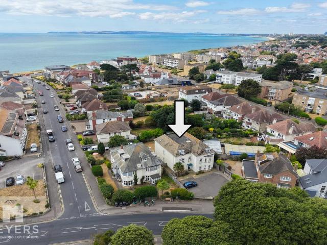 Belle Vue Road, Bournemouth, BH6 3 2 bed flat to rent £1,450 pcm £335 pw