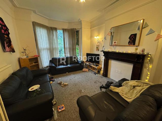 Belle Vue Road, Leeds LS3 8 bed house to rent £5,027 pcm £1,160 pw