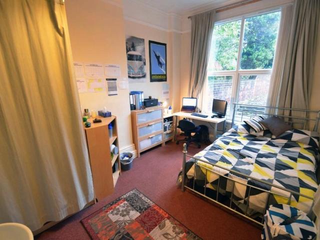 Belle Vue Road, Leeds LS3, 8 bed semi detached house to rent, £559 pppm | PrimeLocation