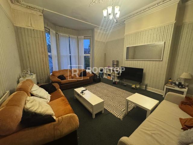 Belle Vue Road, Leeds LS3 9 bed house to rent £4,836 pcm £1,116 pw