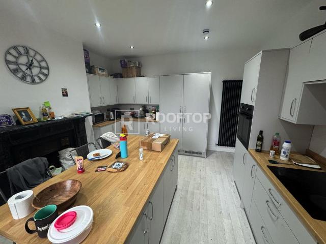 Belle Vue Road, Leeds LS3 9 bed house to rent £5,772 pcm £1,332 pw