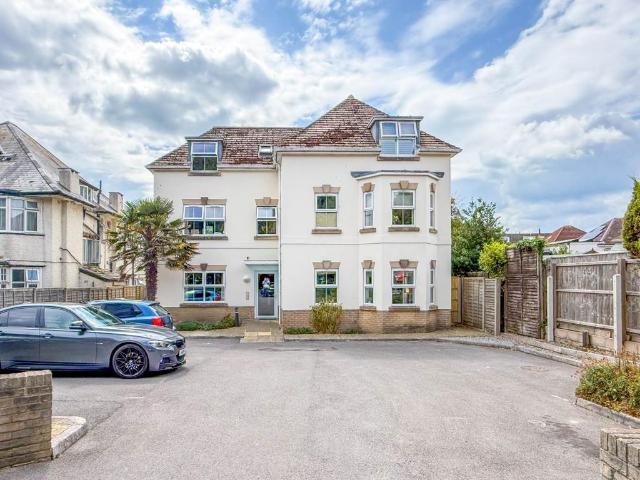 Belle Vue Road, Southbourne, Bournemouth 2 bed apartment to rent £1,295 pcm £299 pw