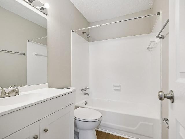 Bellecour Crossing 2 Bedroom Apartment for Rent at 1251 N Ardenwood Dr, Baton Rouge, LA 70806 Lobdell Woodale
