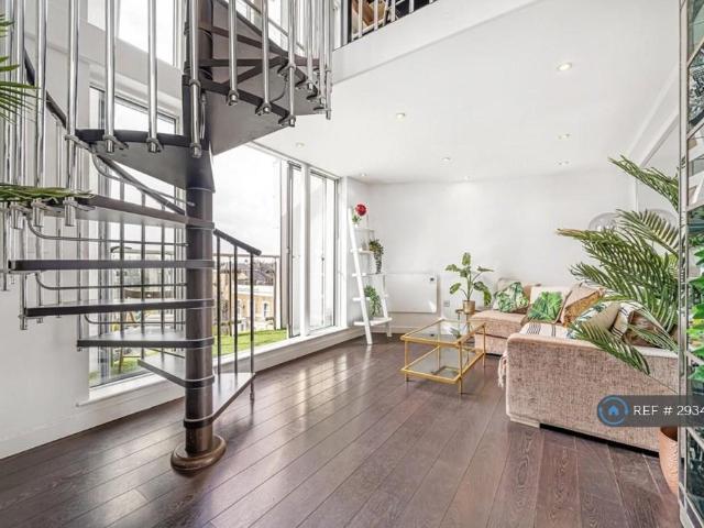 Bellefields Road, London, SW9 2 bed penthouse to rent £3,000 pcm £692 pw
