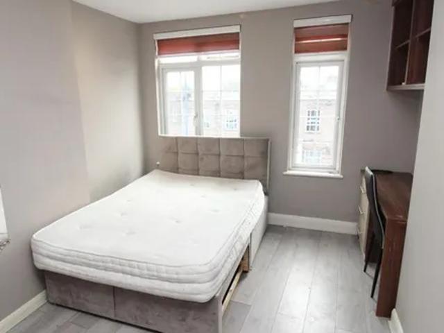 Bellegrove Express, 20 Bellegrove Road, Belle Grove, London, DA16 3PP, United Kingdom | Room for rent #129954985 | Rentberry
