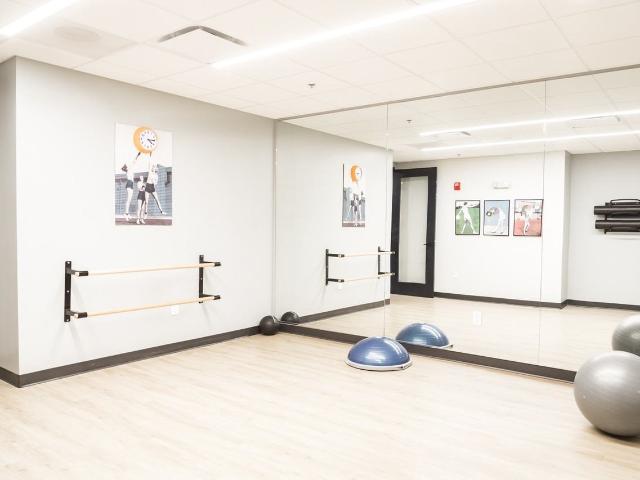 Bellerive Studio Apartment for Rent at 214 E Armour Blvd, Kansas City, MO 64111 Broadway Gillham