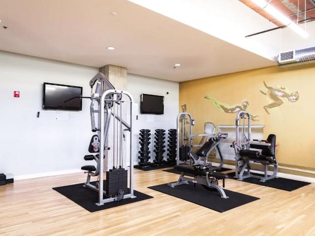 Bellerive Studio Apartment for Rent at 214 E Armour Blvd, Kansas City, MO 64111 Broadway Gillham