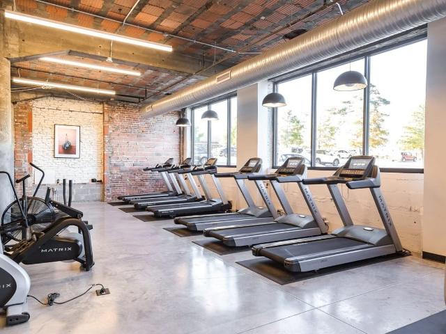 Bellerive Studio Apartment for Rent at 214 E Armour Blvd, Kansas City, MO 64111 Broadway Gillham