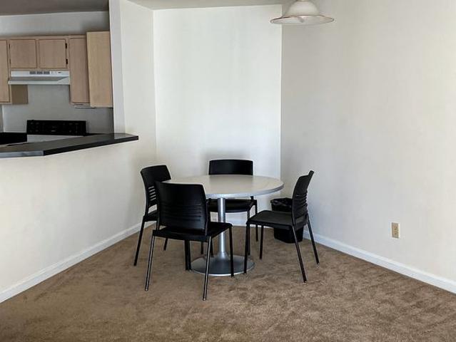 Bellevue Gardens apartment, looking for 1 roommate