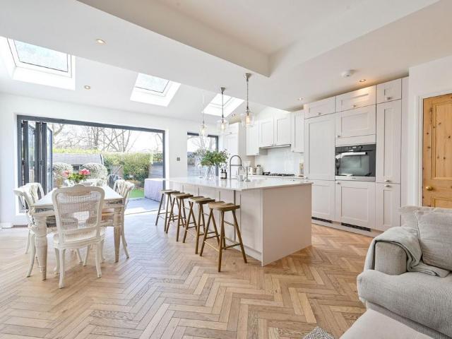 Bellevue Road, Pitshanger Lane. 4 bed semi detached house to rent £5,000 pcm £1,154 pw