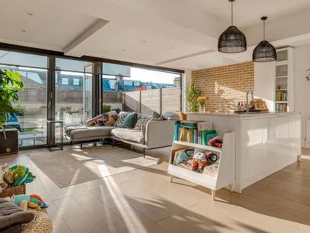 Belleville Wix Academy, Wix's Lane, London, SW4 0AJ, United Kingdom | 3 bed apartment for rent #166428039 | Rentberry