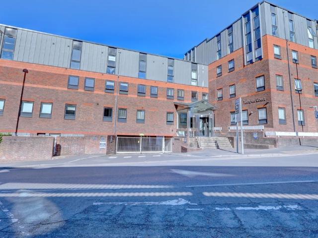 Bellfield Road, High Wycombe, Buckinghamshire HP13, 1 bed flat to rent, £1,000 pcm | PrimeLocation