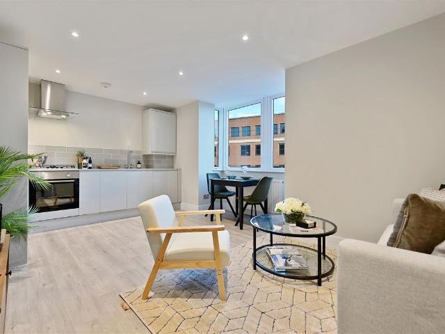 Bellfield Road, High Wycombe HP13, 1 bed flat to rent, £1,275 pcm | PrimeLocation