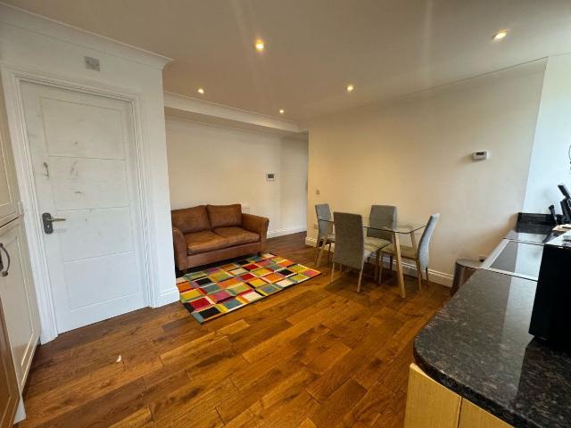 Bellfield Road HP13, 2 bed flat to rent, £1,400 pcm | PrimeLocation