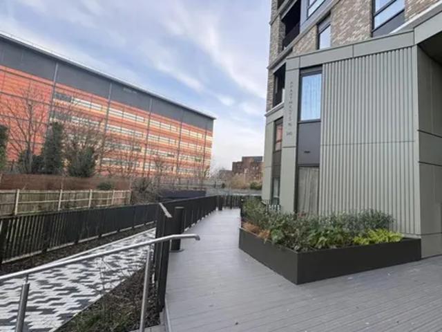 Bellflower Court, Odell Walk, London, SE13 7EU, United Kingdom | Room for rent #139401696 | Rentberry