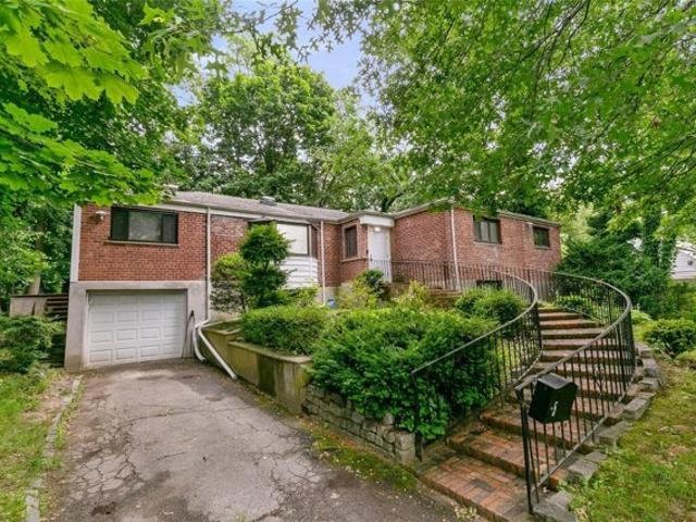 Bellingham Ln, Great Neck, Home For Sale