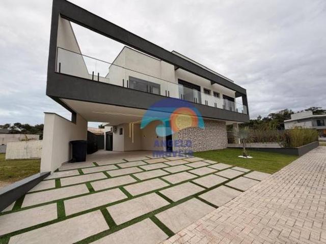 Bellíssimo Sobrado de Alto Padrão no Bosque Três Marias: A Definição de Luxo em Peruíbe
