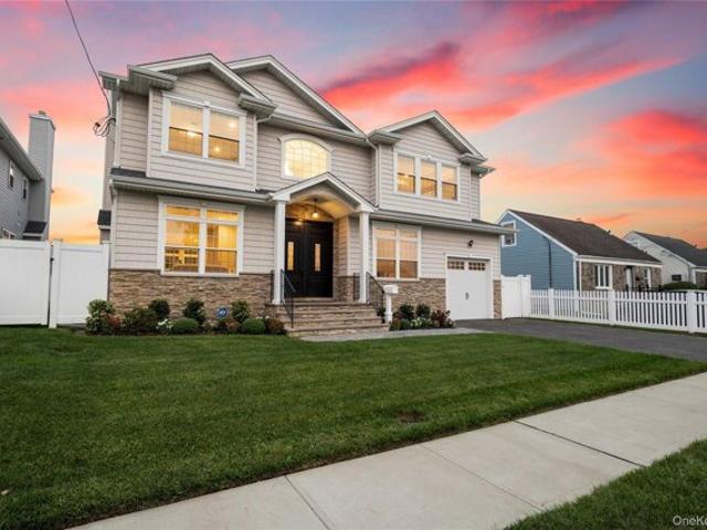 Bellmore Rd, North Bellmore, Home For Sale