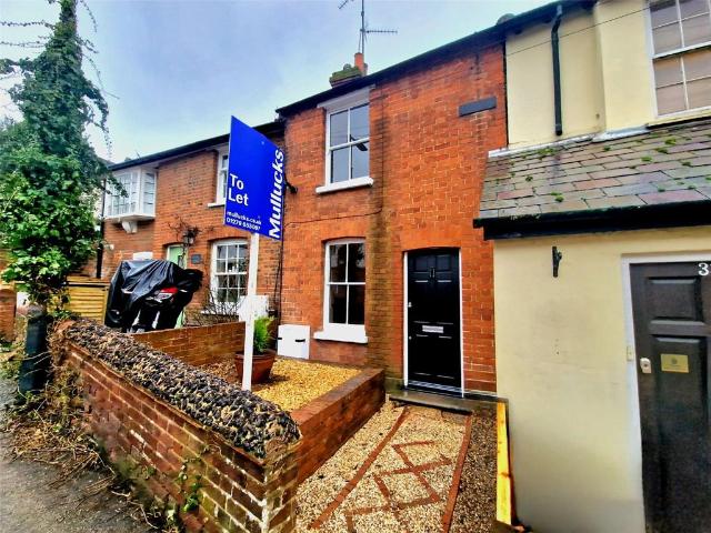 Bells Hill, Bishops Stortford, Herts. 2 bed terraced house to rent £1,475 pcm £340 pw