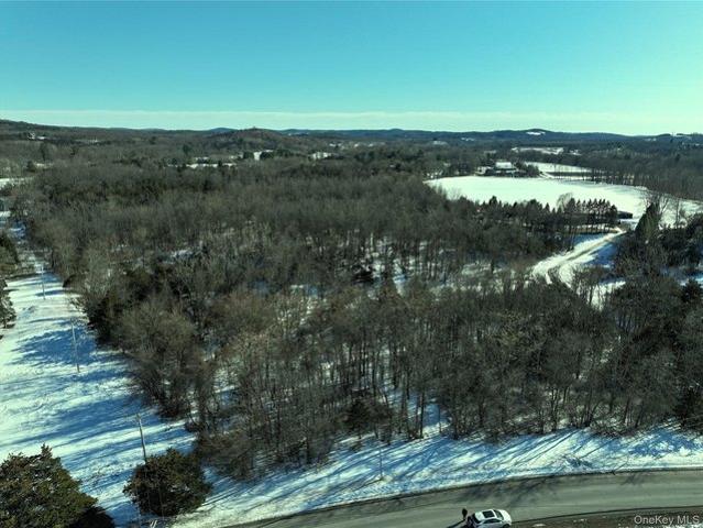 Bells Pond Rd, Hudson, NY 12541