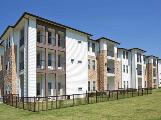 Bellrock Upper North Studio Apartment for Rent at 4100 Northern Cross Blvd, Haltom City, TX 76137