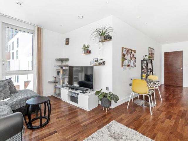 Bellville House, 2 John Donne Way. 1 bed apartment to rent £2,000 pcm £462 pw