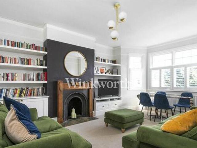 Belmont Avenue, London, 3 Bedroom Apartment