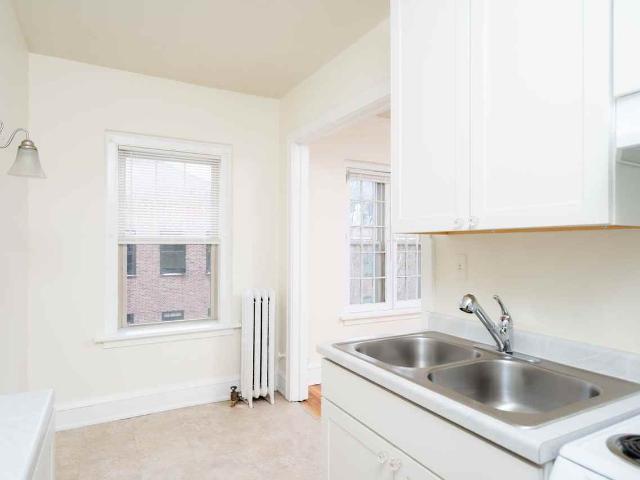 Belmont Apartments Studio Apartment for Rent at 1000 W Franklin Ave, Minneapolis, MN 55405 Lowry Hill