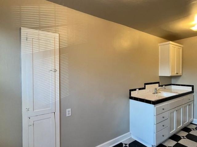 Belmont Court by Star Metro Studio Apartment for Rent at 1410 Se Belmont St, Portland, OR 97214 Buckman