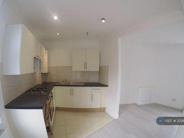 Belmont Hill, London, Studio Flat For