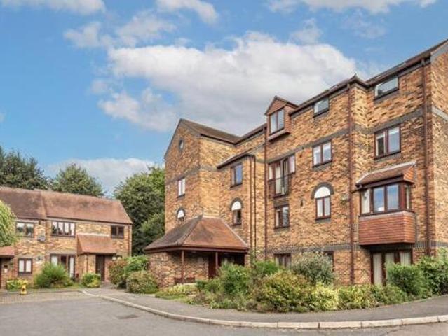 Belmont Hill, St. Albans, 2 Bedroom Penthouse