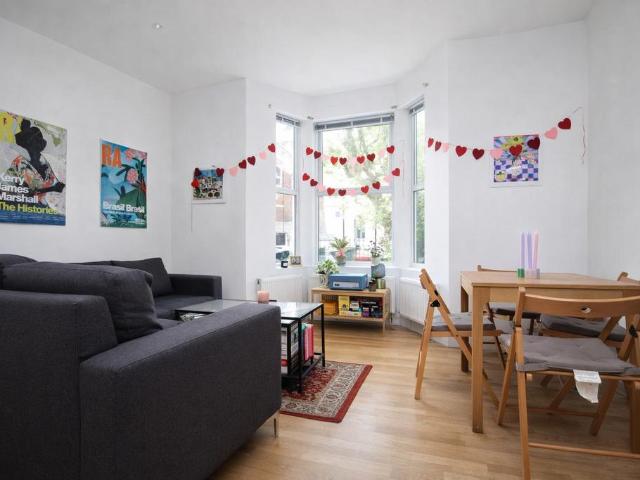 Belmont Road, Harringey, N15 3 bed flat to rent £2,665 pcm £615 pw