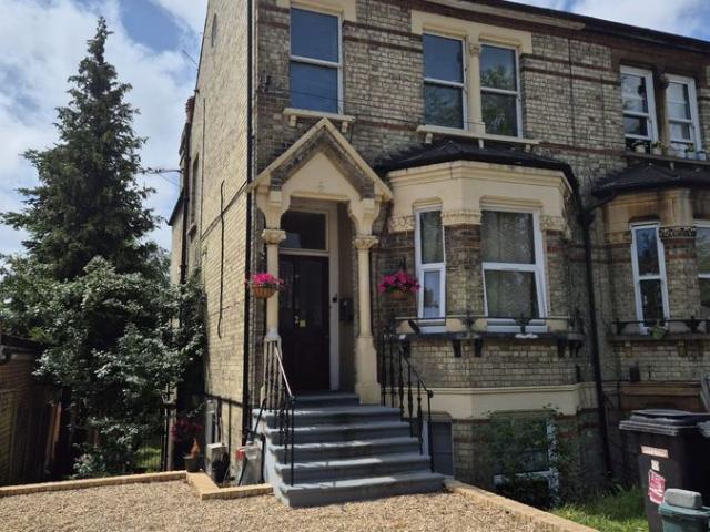Belmont Road, Leatherhead KT22, 1 bed flat to rent, £1,425 pcm | PrimeLocation