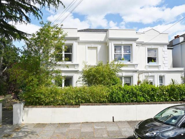 Belmont Road, Twickenham TW2 1 bed apartment to rent £1,600 pcm £369 pw
