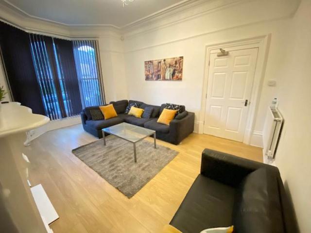 Belmont Street, Huddersfield HD1 6 bed house to rent £2,513 pcm £580 pw