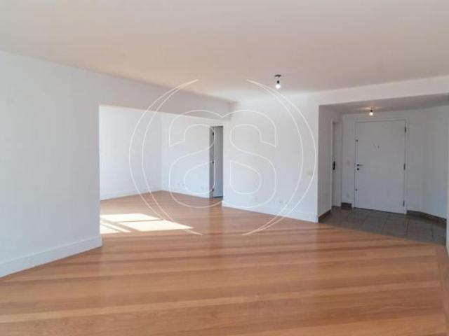 BELO APARTAMENTO. MOEMA NOBRE PROXIMO AO PARQUE IBIRAPUERA