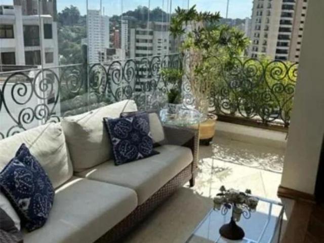 BELO APARTAMENTO NO REAL PARQUE Amplo apartamento de 290m², muito bem projetado, situado em andar al