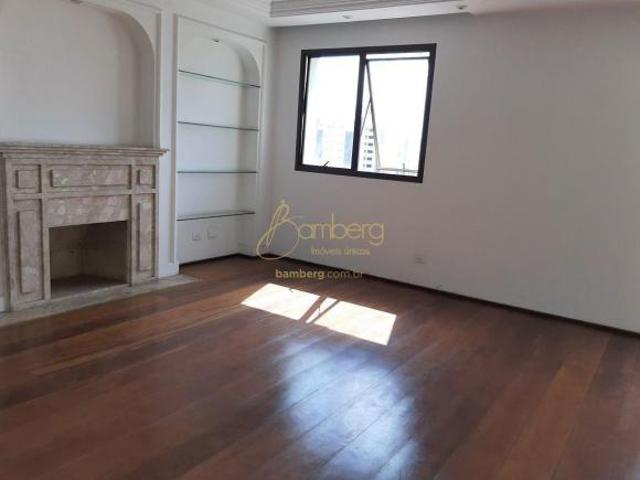 Belo apartamento Campo Belo. 4 quartos, 2 suítes, 3 vagas 194m²